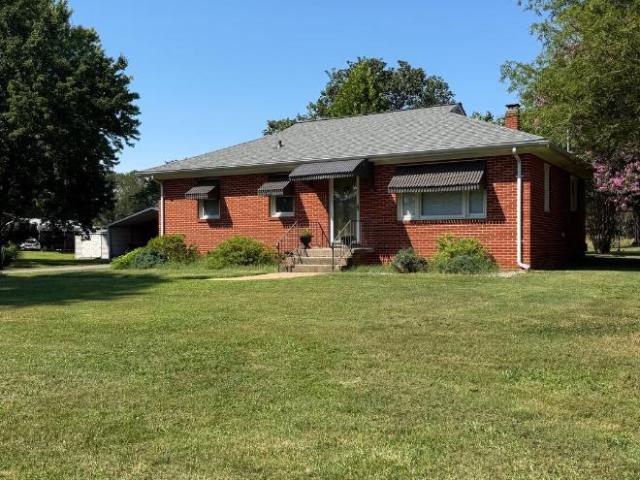 3 Br, 1 bath, Single Family 518 E Washington St