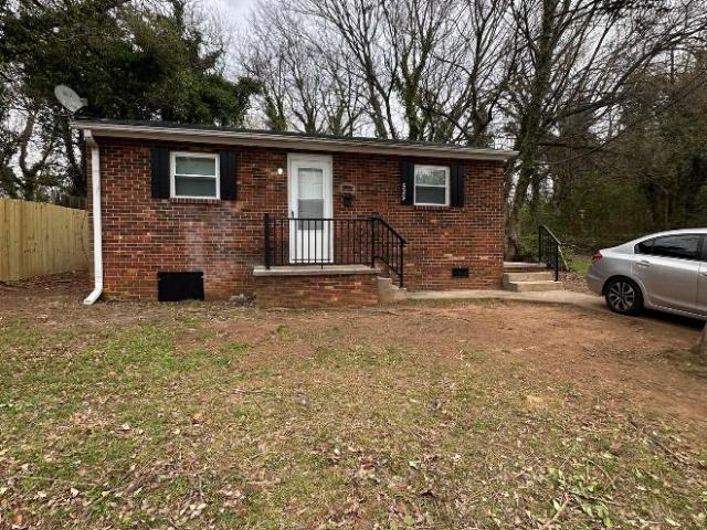 3 Br, 1 bath, Single Family 525 N Graham Ave