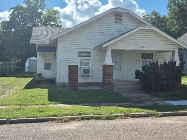 3 Br, 1 bath, Single Family 526 N Douglas