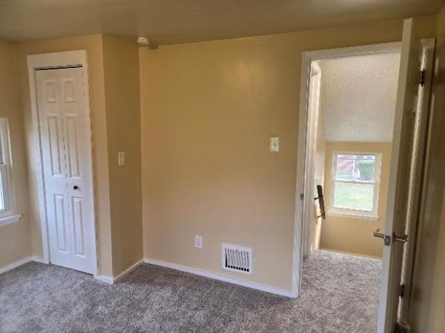 3 Br, 1 bath, Single Family 5272 Fieldcrest Dr