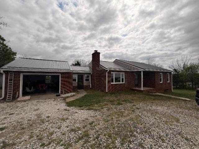 3 Br, 1 bath, Single Family 682 Tower Hill Road
