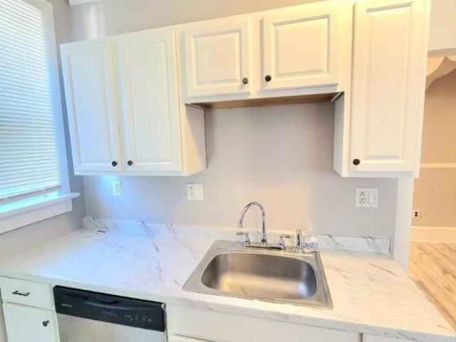 3 Br, 1 bath, Single Family 602 Powell St