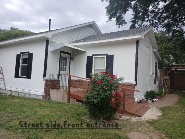 3 Br, 1 bath, Single Family 610 W 7th St
