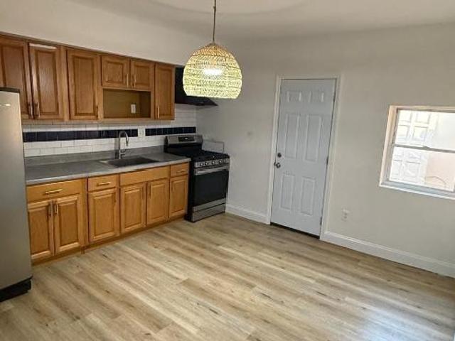 3 Br, 1 bath, Single Family 614 W Luzerne St