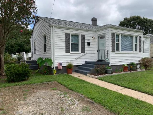 3 Br, 1 bath, Single Family 631 Willow Dr
