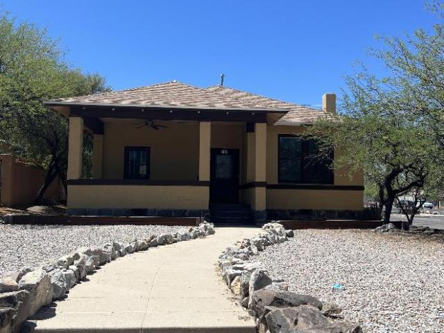 3 Br, 1 bath, Single Family 704 East University Boulevard