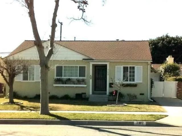 3 Br, 1 bath, Single Family 7102 E Parkcrest St