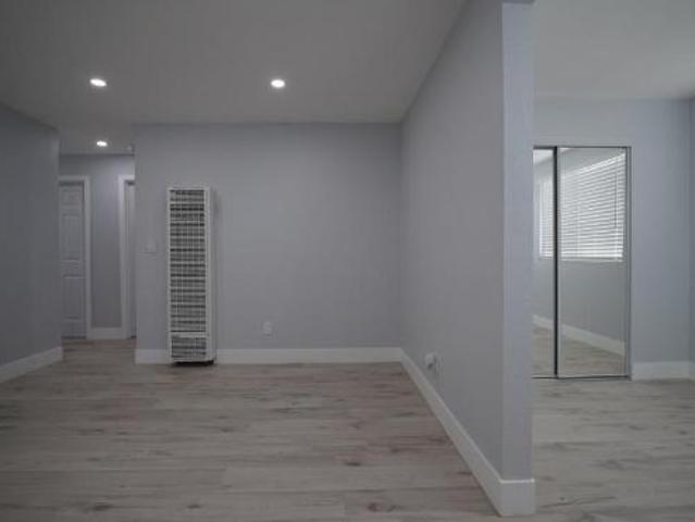 3 Br, 1 bath, Single Family 715 E Market St