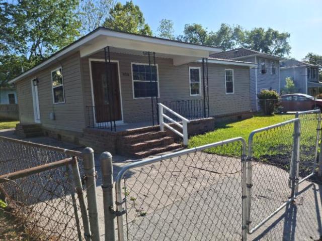 3 Br, 1 bath, Single Family 850 Burger St