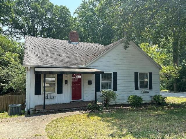 3 Br, 1 bath, Single Family 800 Dixie Trl