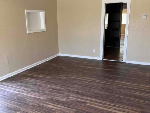 3 Br, 1 bath, Single Family 800 East Ave