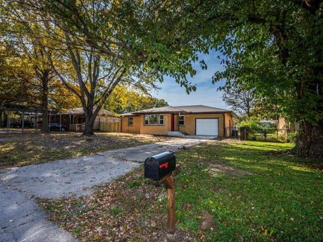 3 Br, 1 bath, Single Family 809 N Ross Ave