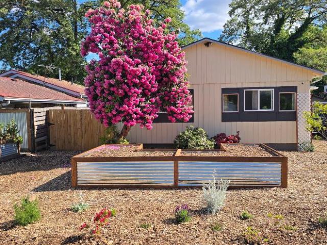 3 Br, 1 bath, Single Family 8122 NE Wygant St