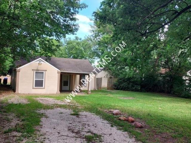 3 Br, 1 bath, Single Family 816 SW Cambridge Ave