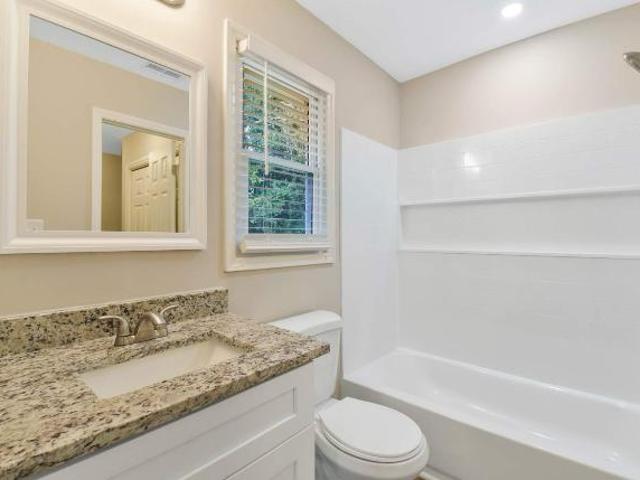 3 Br, 1 bath, Single Family 823 Dedmon Dr