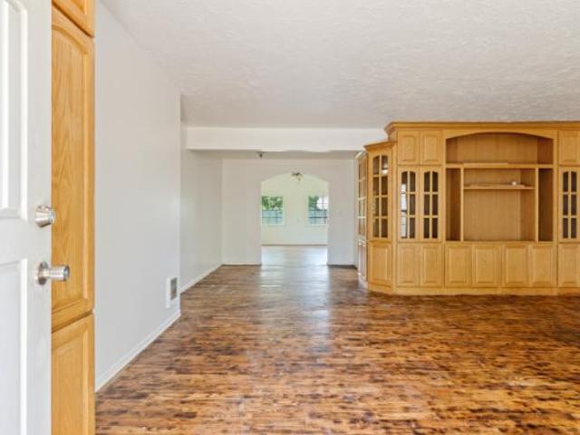 3 Br, 1 bath, Single Family 8200 NE 6th St