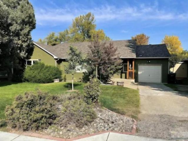 3 Br, 1 bath, Single Family 827 Parkhill Dr