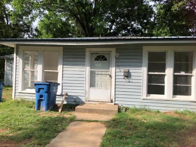 3 Br, 1 bath, Single Family 830 Brookside Dr