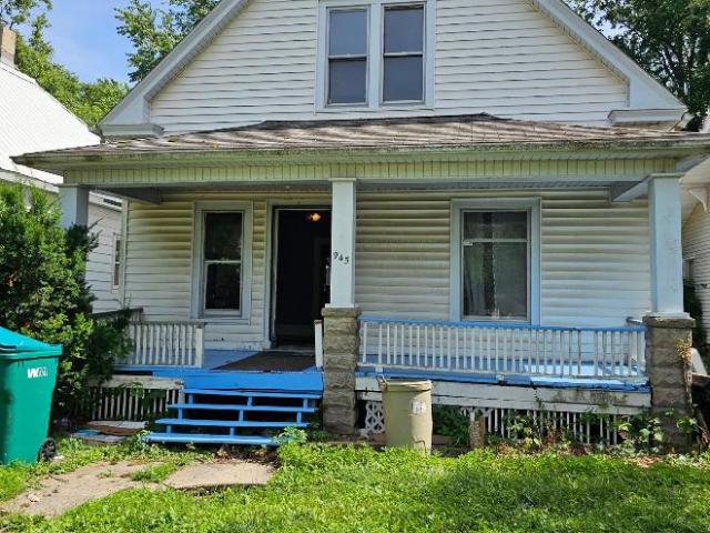 3 Br, 1 bath, Single Family 945 W Packard St