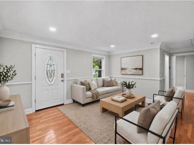 3 Br, 1 bath, Single Family 9728 53rd Ave
