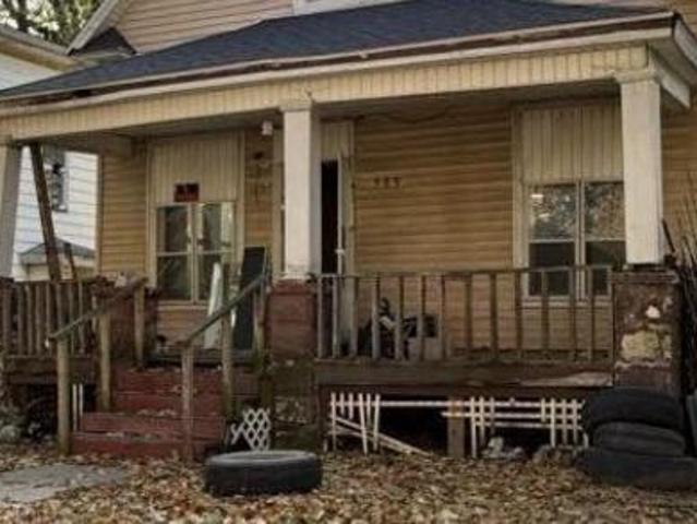 3 Br, 1 bath, Single Family 989 W Packard Ave