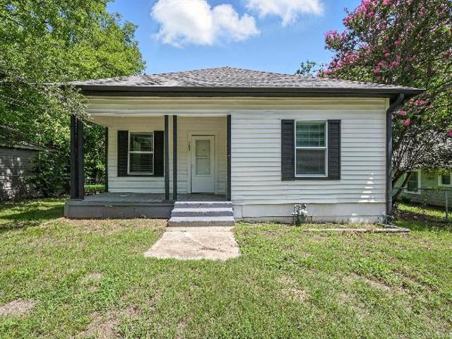 3 Br, 1 bath, Single Family 903 West Baker Street