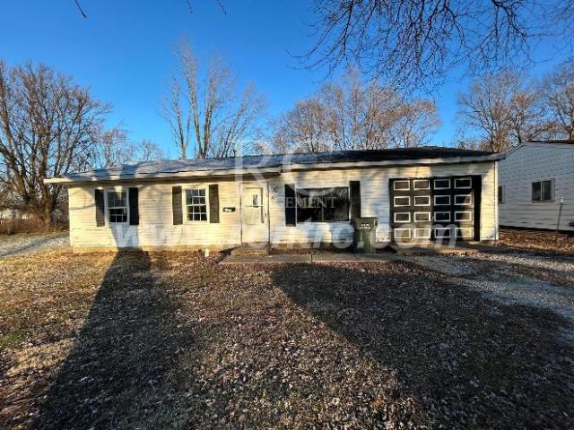 3 Br, 1 bath, Single Family 907 Moore
