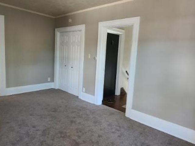 3 Br, 1 bath, Single Family 933 W 9th St