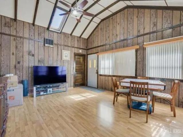 3 Br, 1 bath, Single Family 9 Haines Ave
