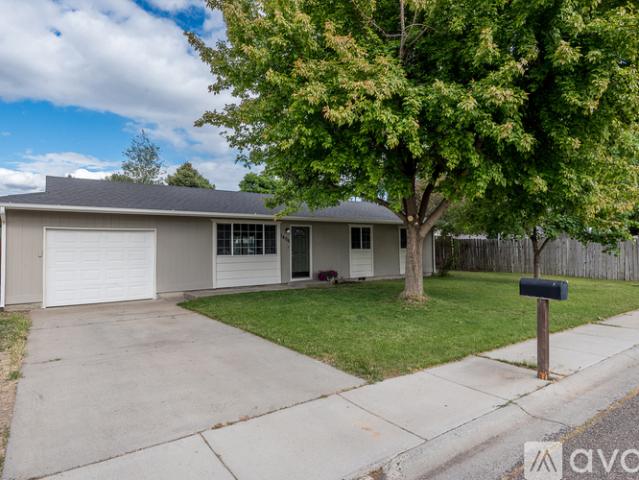 3 BR, 1 BA Apartment 1406 Burton Ave, Fruitland, ID 83619