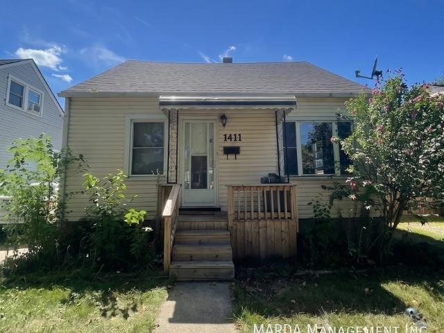 3 BR, 1 BA Apartment 1411 Labadie Rd, Windsor, ON N8Y 4H2