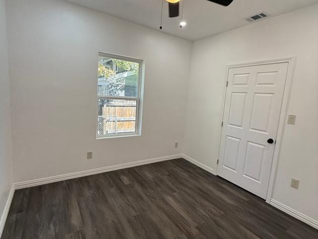 3 BR, 1 BA Apartment 1440 W 6th Ave, Corsicana, TX 75110