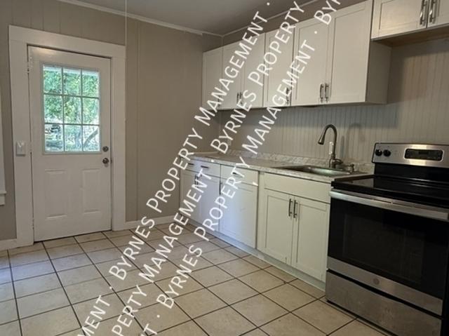 3 BR, 1 BA Apartment 14 C St, Northbridge, MA 01588