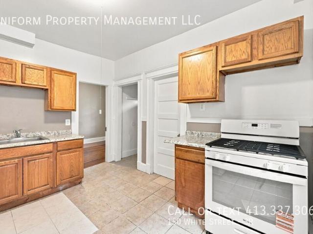 3 BR, 1 BA Apartment 150 White Street, Springfield, MA 01108