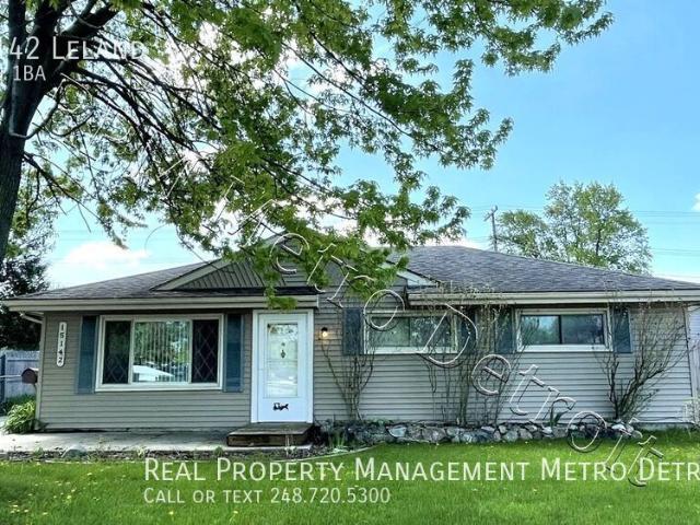 3 BR, 1 BA Apartment 15142 Leland, Roseville, MI 48066
