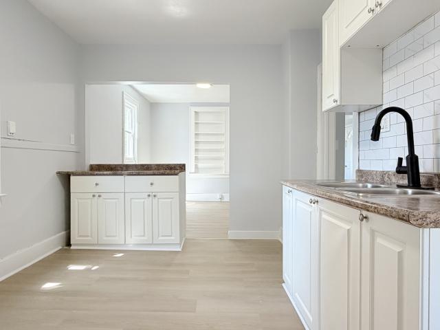 3 BR, 1 BA Apartment 1548 1550 George Ave, Windsor, ON N8Y 2Y3