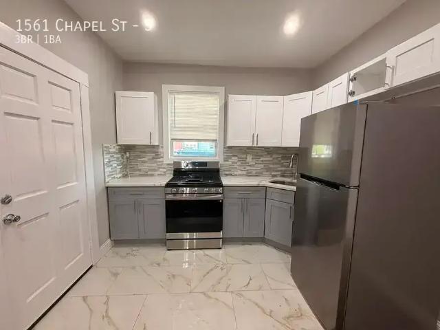 3 BR, 1 BA Apartment 1561 Chapel St, New Haven, CT 06511