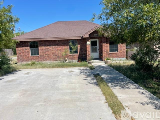 3 BR, 1 BA Apartment 158 Valencia Dr, Eagle Pass, TX 78852