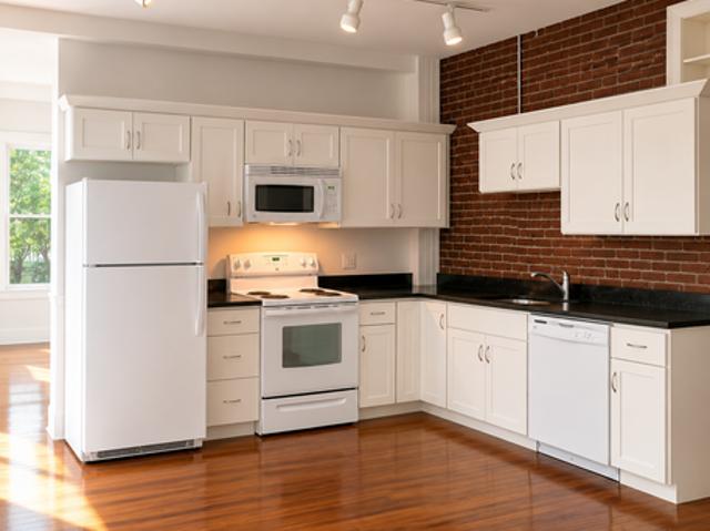 3 BR, 1 BA Apartment 15 N Pleasant St, Unit #2S, Amherst, MA 01002
