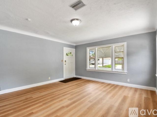 3 BR, 1 BA Apartment 1616 13 Th St S, Unit B, St. Petersburg, FL 33705