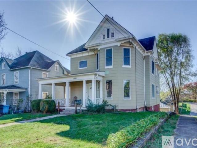 3 BR, 1 BA Apartment 1630 Patterson Avenue Southwest, Unit B, Roanoke, VA 24016