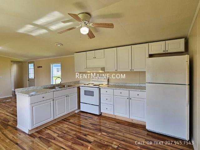 3 BR, 1 BA Apartment 167 F St Pittsfield, ME 04967