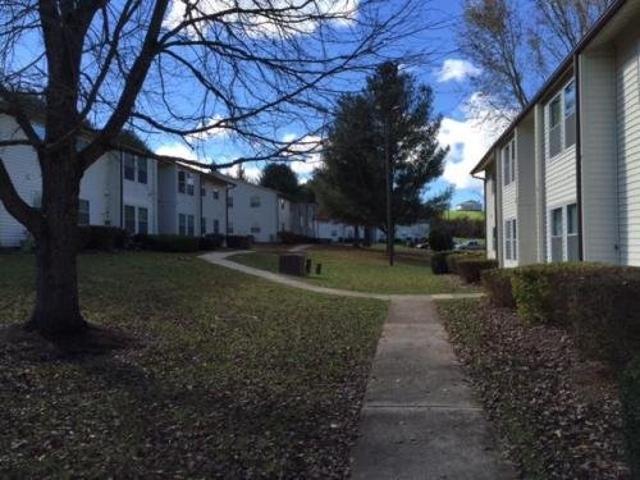 3 BR, 1 BA Apartment 167 Howlett Street, Hillsville, VA 24343