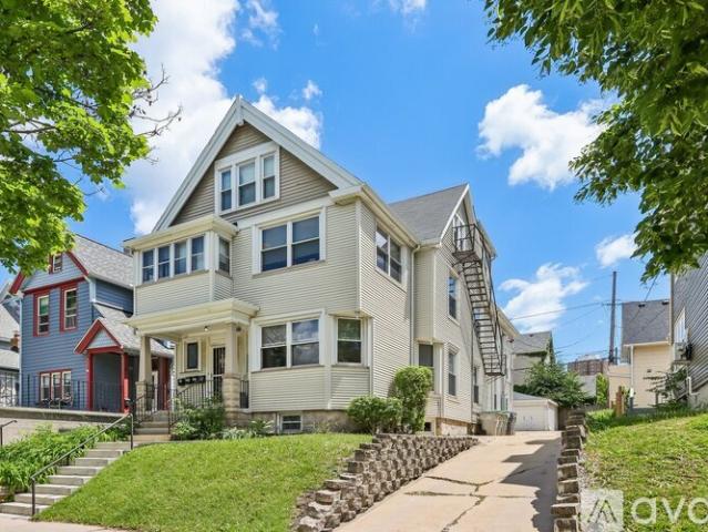 3 BR, 1 BA Apartment 1660 N Marshall St, Unit 1, Milwaukee, WI 53202