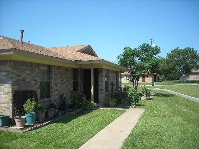 3 BR, 1 BA Apartment 1701 02 Waco Street, Gonzales, TX 78629