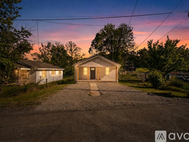 3 BR, 1 BA Apartment 1733 Dunlap St, Bristol, VA 24201