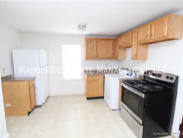 3 BR, 1 BA Apartment 17 Margin St. Apt Orono, ME 04473