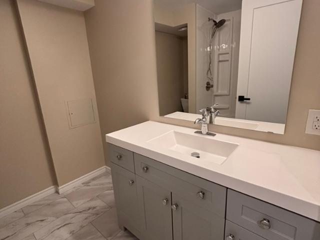 3 BR, 1 BA Apartment 17 Canfield Road 2, Ottawa, ON K2H 5S7