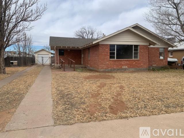 3 BR, 1 BA Apartment 1806 W Louisiana Ave, Midland, TX 79701
