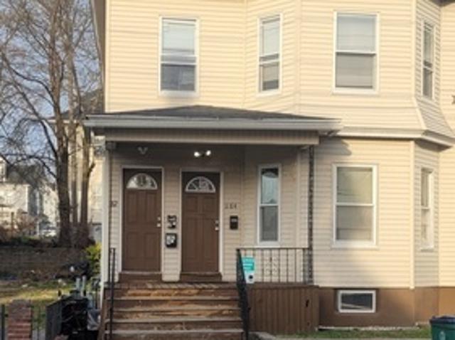 3 BR, 1 BA Apartment 182 Pleasant Street, Unit 2nd Floor, Lowell, MA 01852